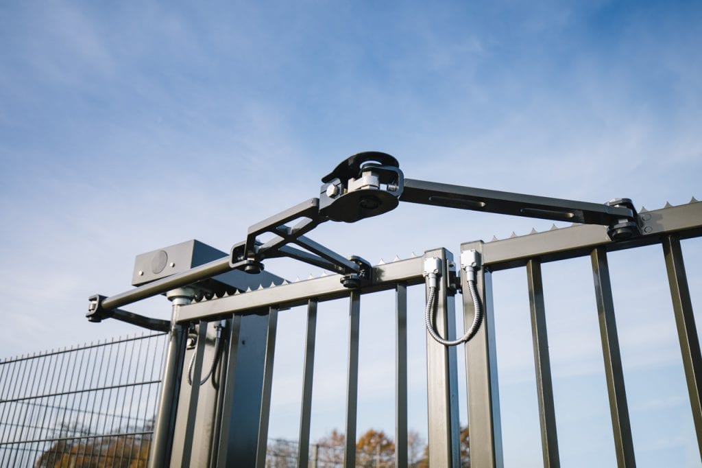 SPEEDGATE: L'association ingénieuse d'un portail et d'une barrière ...